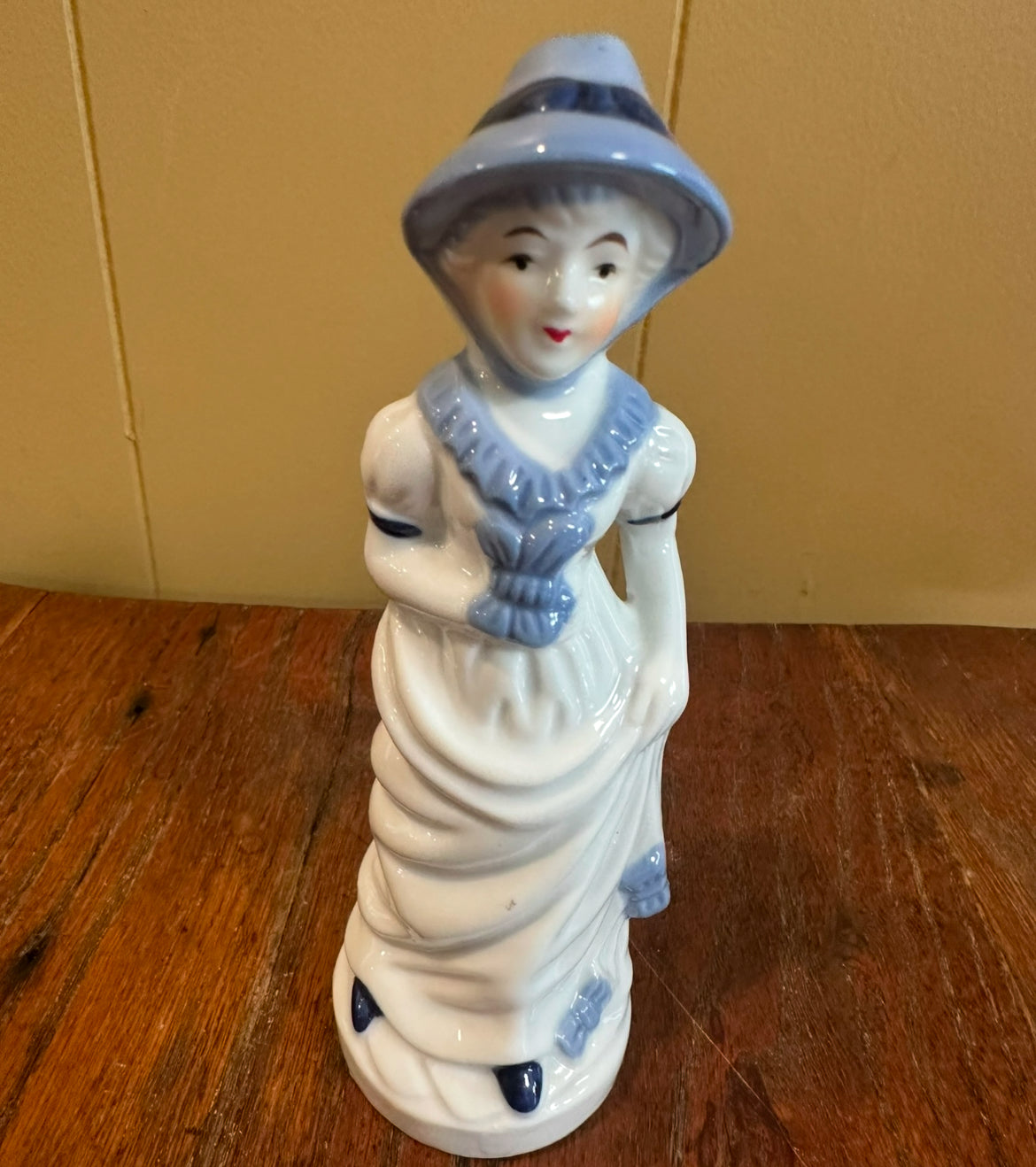 Vintage Porcelain White & Blue Beautiful Lady Figurine Made in Taiwan ...